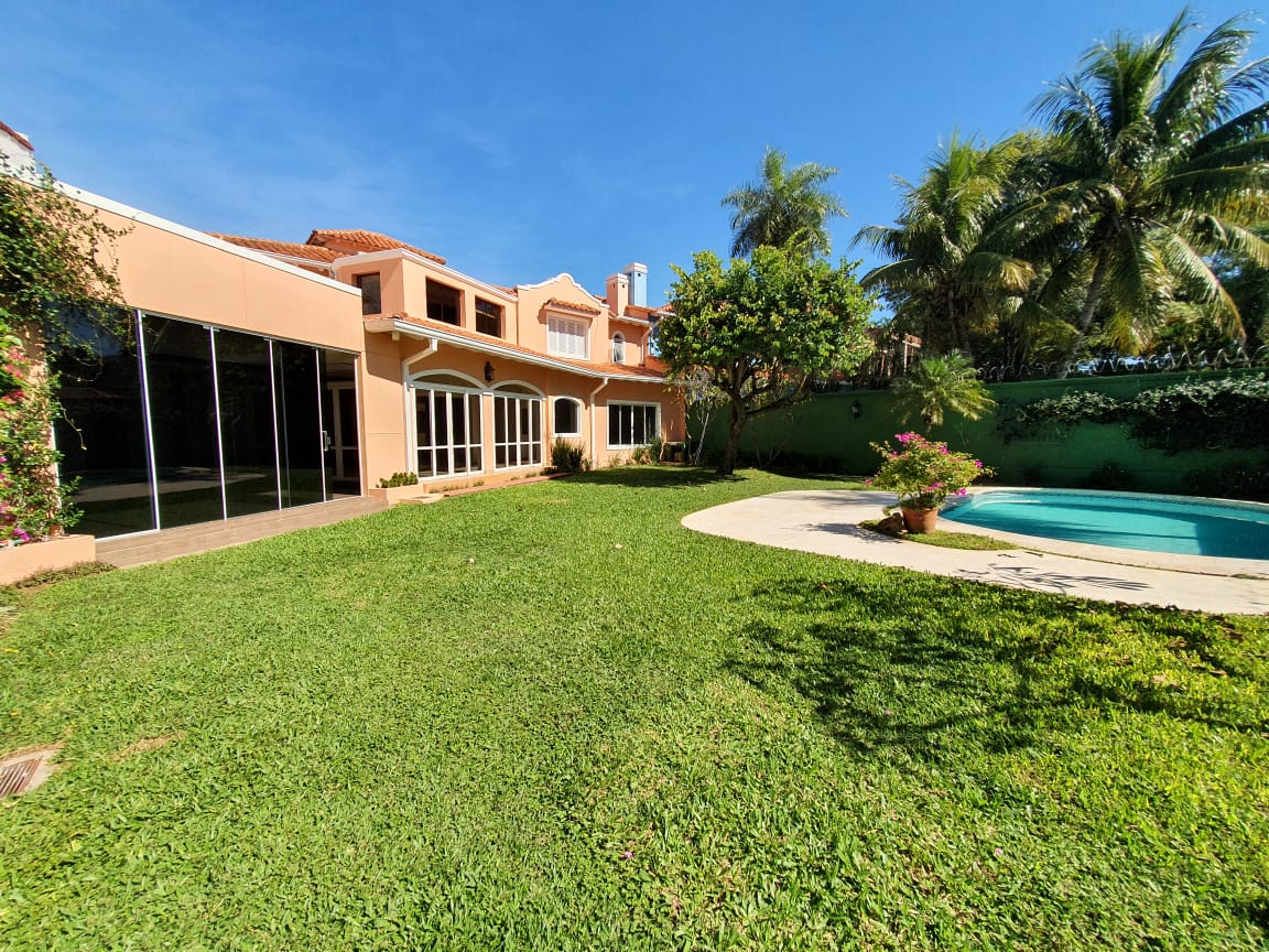 Vendo casa estilo Toscano en Bo.Mburucuya . Ref #ZAC0E2 - infocasas.com.py