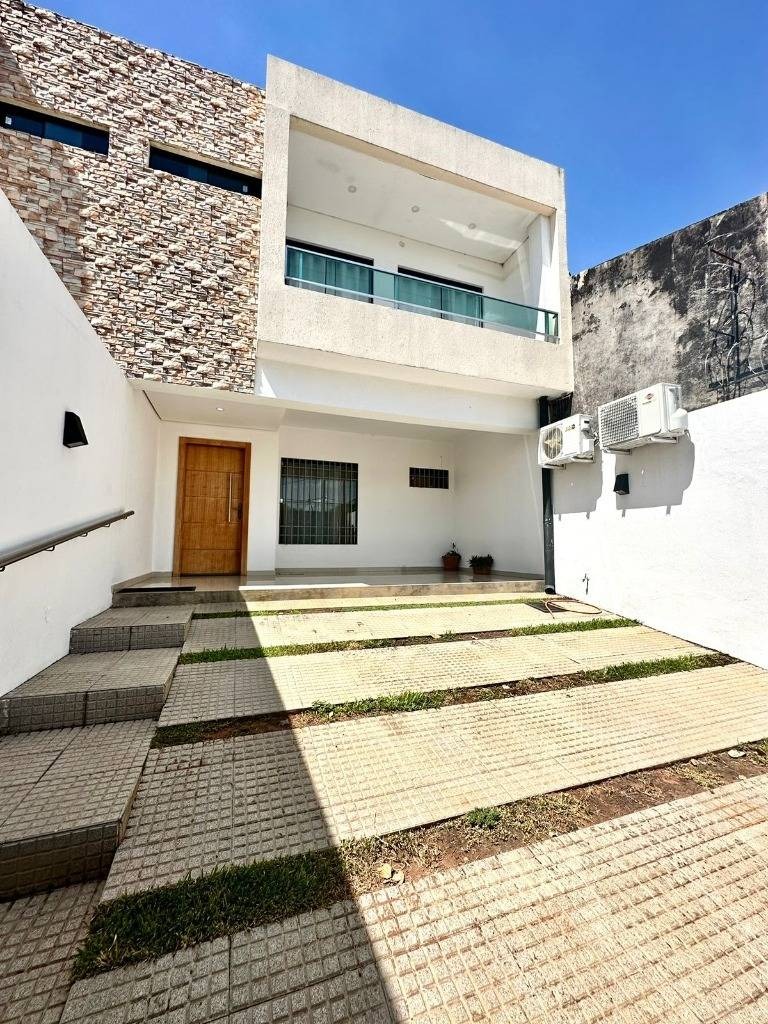 ALQUILO MODERNO DUPLEX AMOBLADO CON PISCINA EN MBURUCUYA. Ref #QD0543