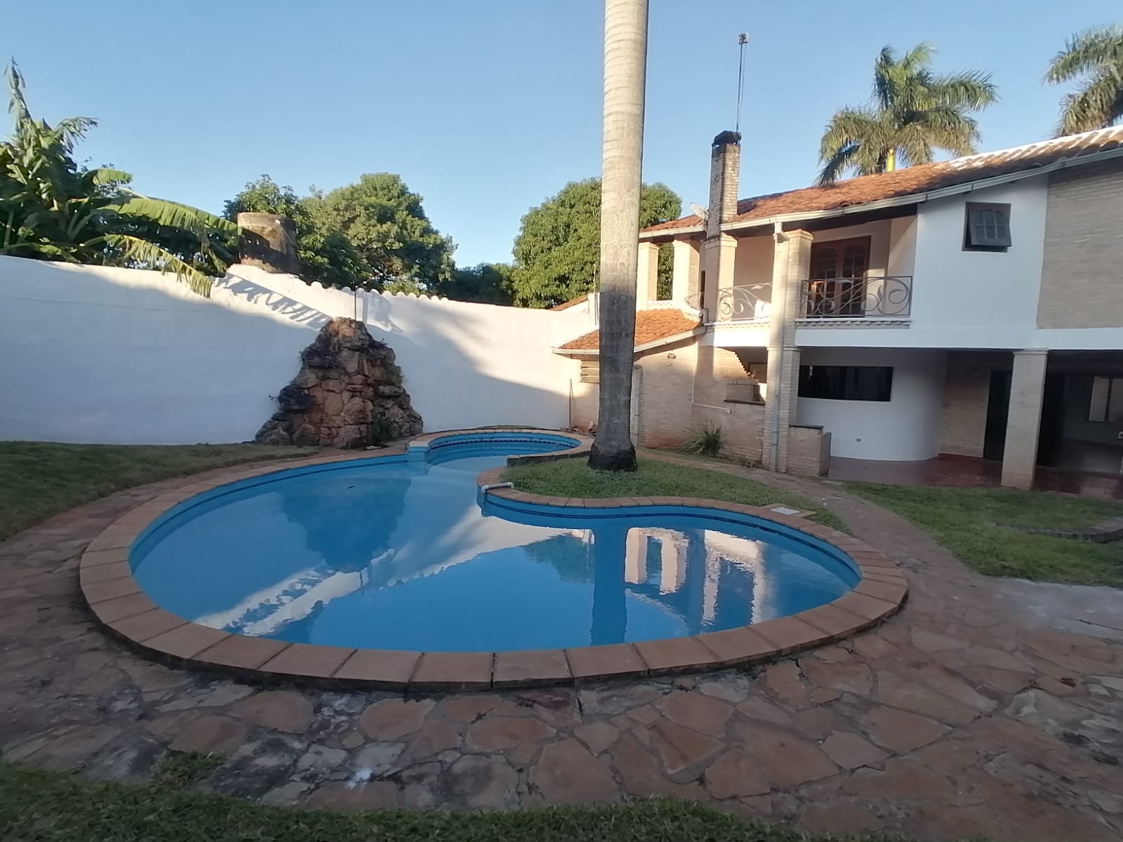 Alquilo Casa En Fernando De La Mora - Zona Sur con piscina. Ref #J58F55 - infocasas.com.py