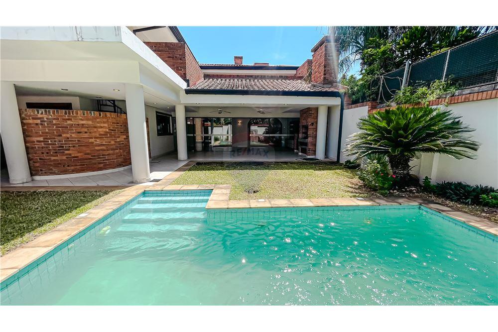 Vendo amplia residencia en Bo. Villa Morra. Ref #D14814 - infocasas.com.py