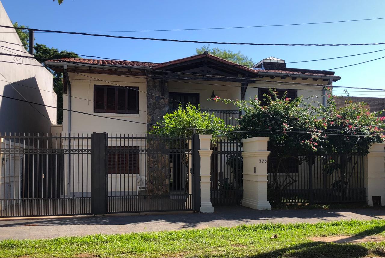 ALQUILO HERMOSA Y AMPLIA CASA EN BARRIO RESIDENCIAL DE LAMBARE. Ref #XAC65D - infocasas.com.py
