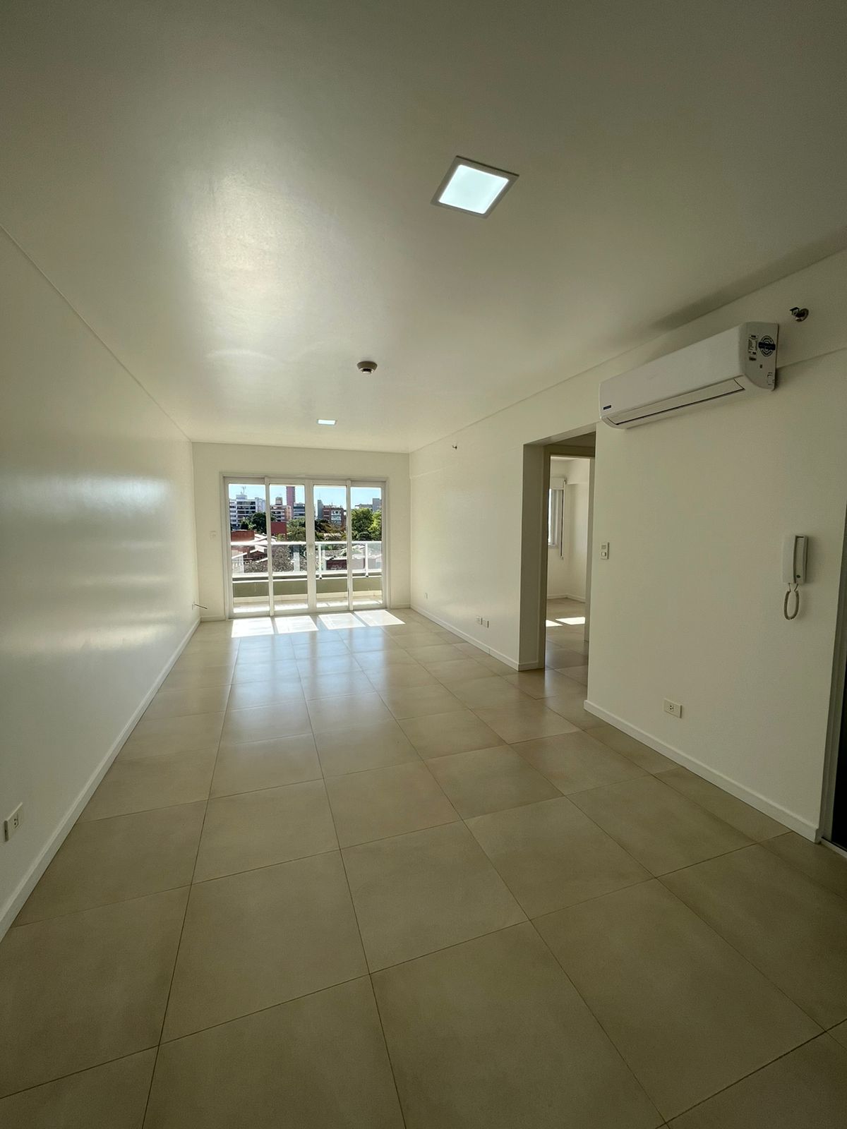 Alquilo Departamento de 2 Habitaciones. Las Mercedes. COD 084. Ref #J1718C - infocasas.com.py