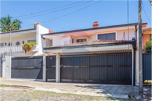 Alquilo casa en Asunción barrio Las Lomas (Carmelitas). Ref #Y964F1 - infocasas.com.py
