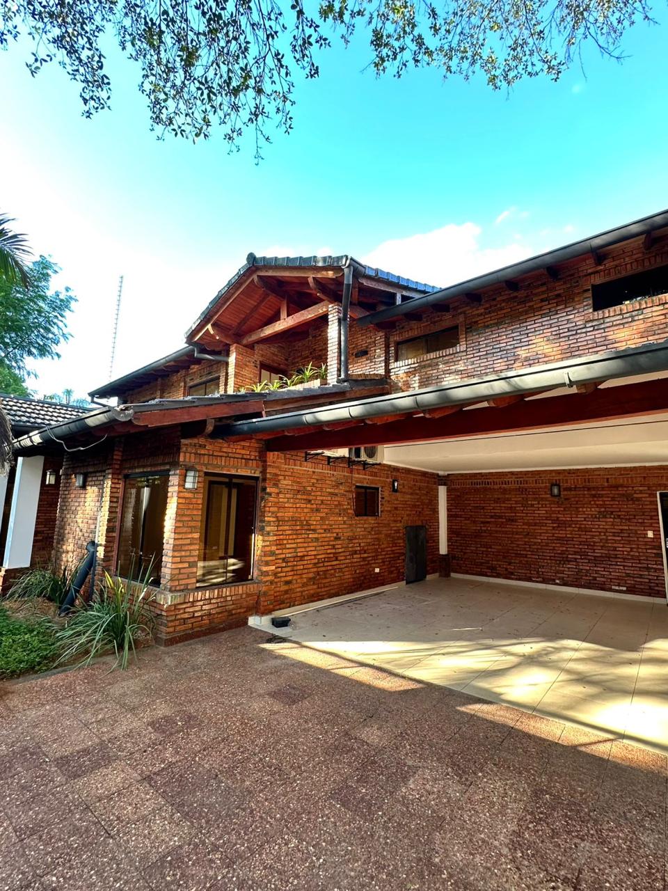 ALQUILO CASA DE TRES DORMITORIOS EN SUITE EN MBURUCUYA. Ref #F4B90F - infocasas.com.py