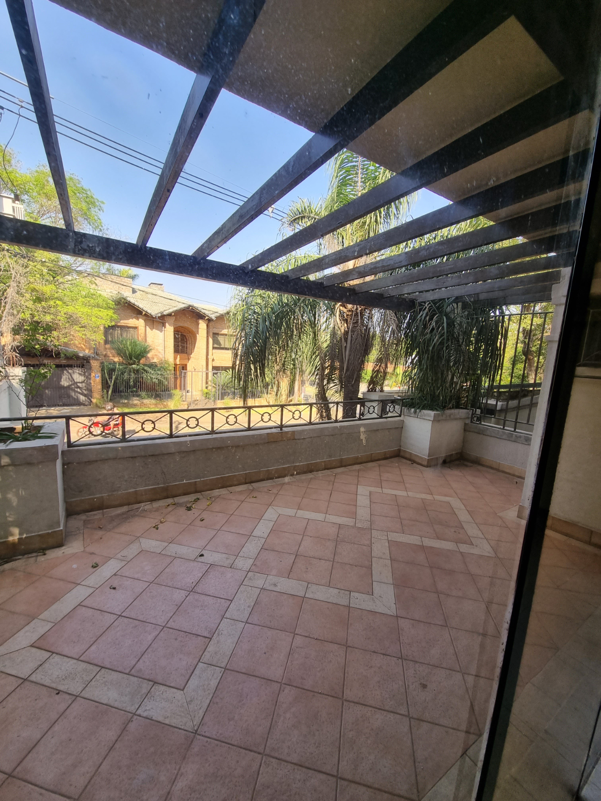 ALQUILO AMPLIA RESIDENCIA PARA VIVIENDA/OFICINA EN BO.MANORA.. Ref #L61357 - infocasas.com.py