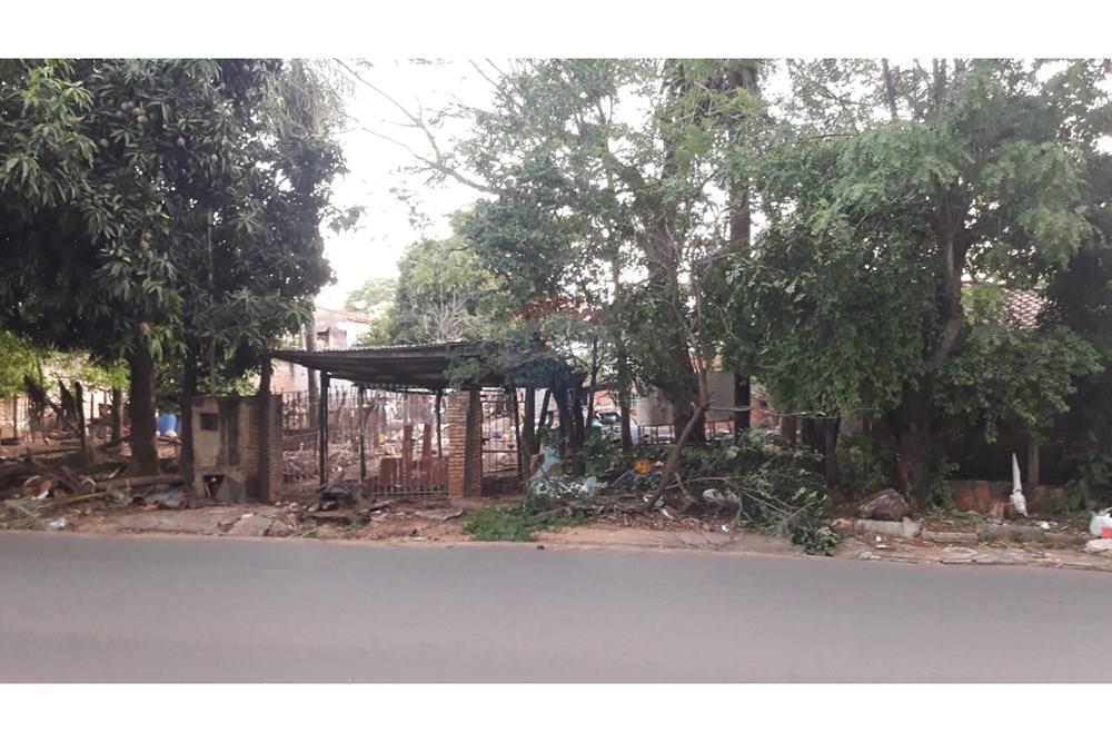 VENDO TERRENO SOBRE ASFALTO EN CUARTO BARRIO DE LUQUE. Ref #K8ACD5