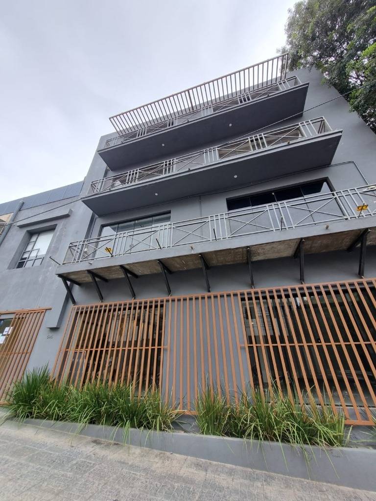 Alquilo Edificio Corporativo con estacionamiento en zona Plaza Batallon 40. Ref #YE2767