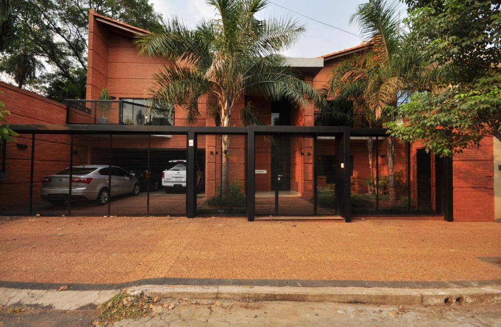 Vendo hermosa casa en Barrio Mburucuya. Ref #F38D8D - infocasas.com.py