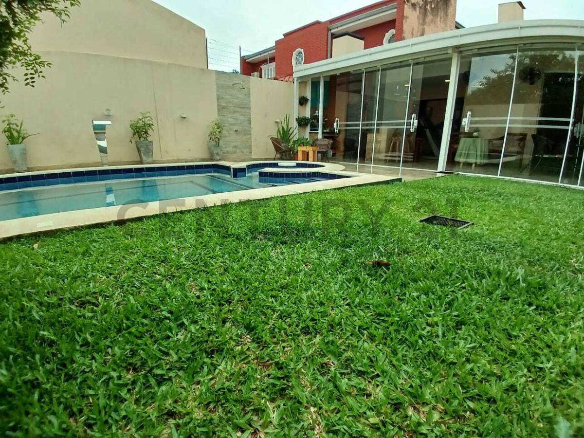 EN VENTA CASA CON PISCINA, 3 DORMITORIOS, EN BARRIO HIPODROMO.. Ref #OAA78F - infocasas.com.py
