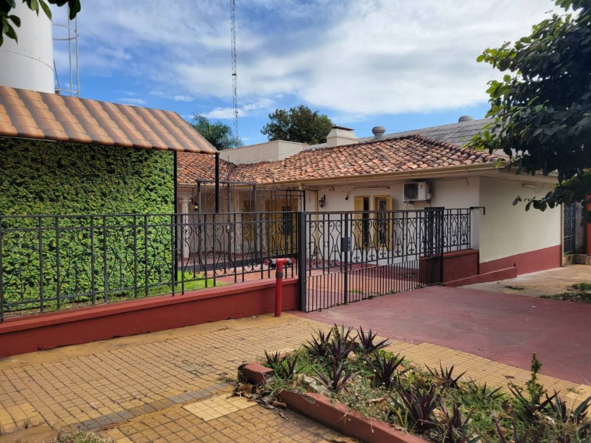 Alquilo Casa en Barrio Mburicao de Asunción, Zona mixta Residencial Comercial. Ref #MFE4E5 ...