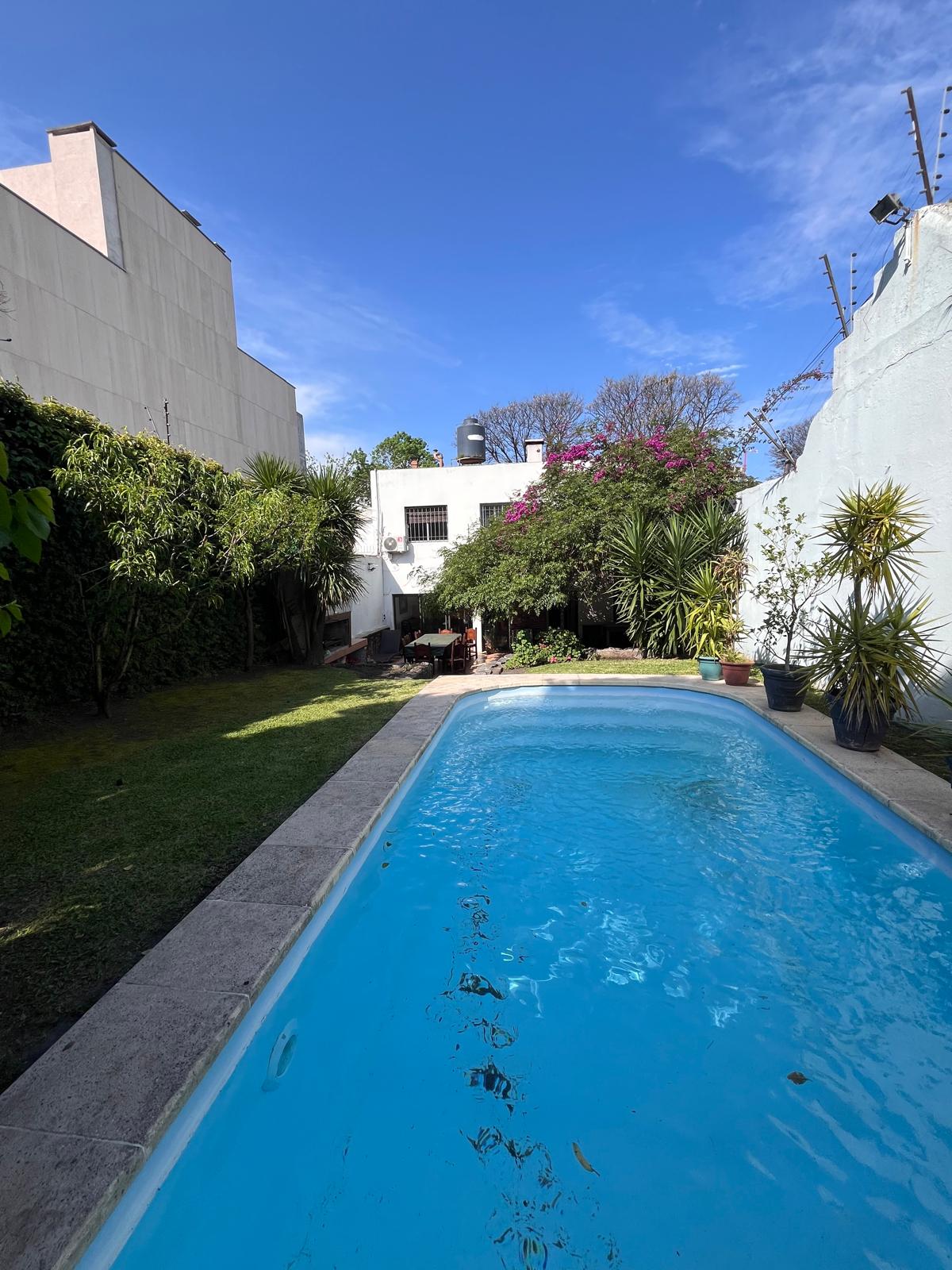 VENTA CASA EN POCITOS CON FONDO Y PISCINA. Ref #CF11F8 - infocasas.com.uy