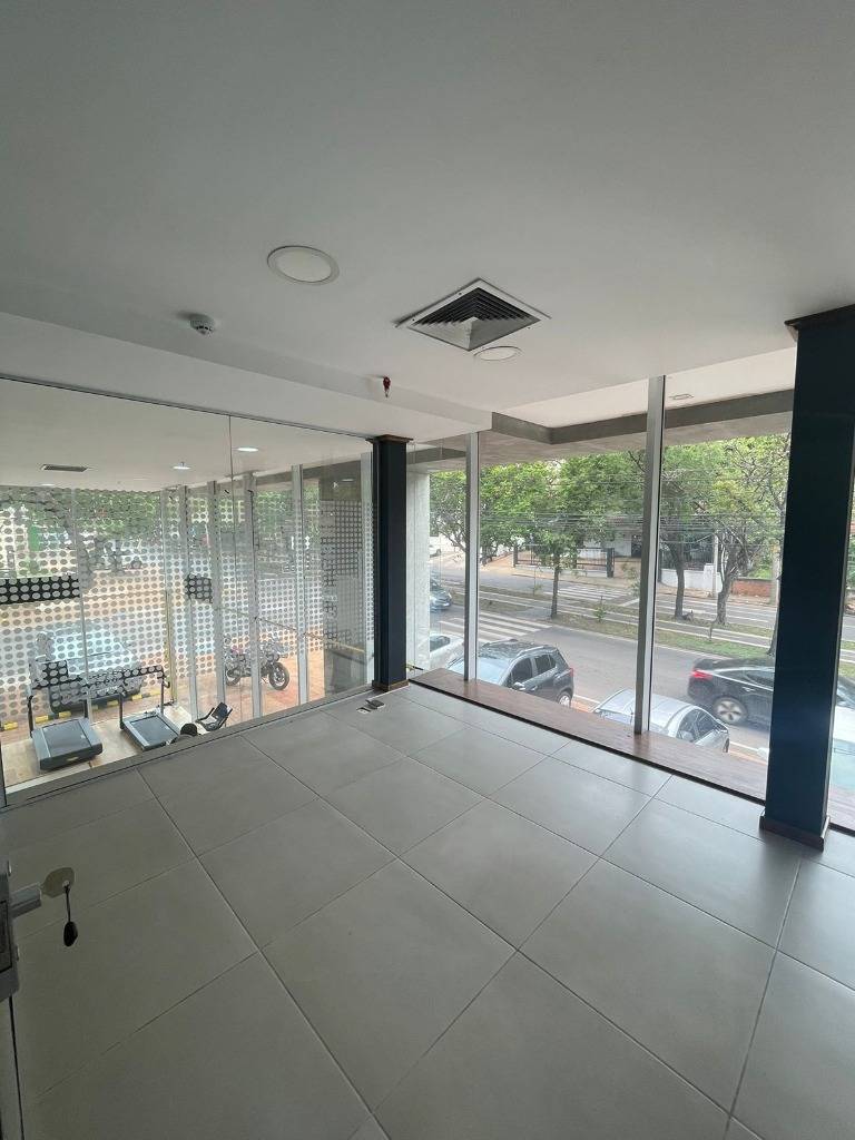 ALQUILO SALON COMERCIAL EN EXCELENTE UBICACIÓN. Ref #U9C731 - infocasas.com.py