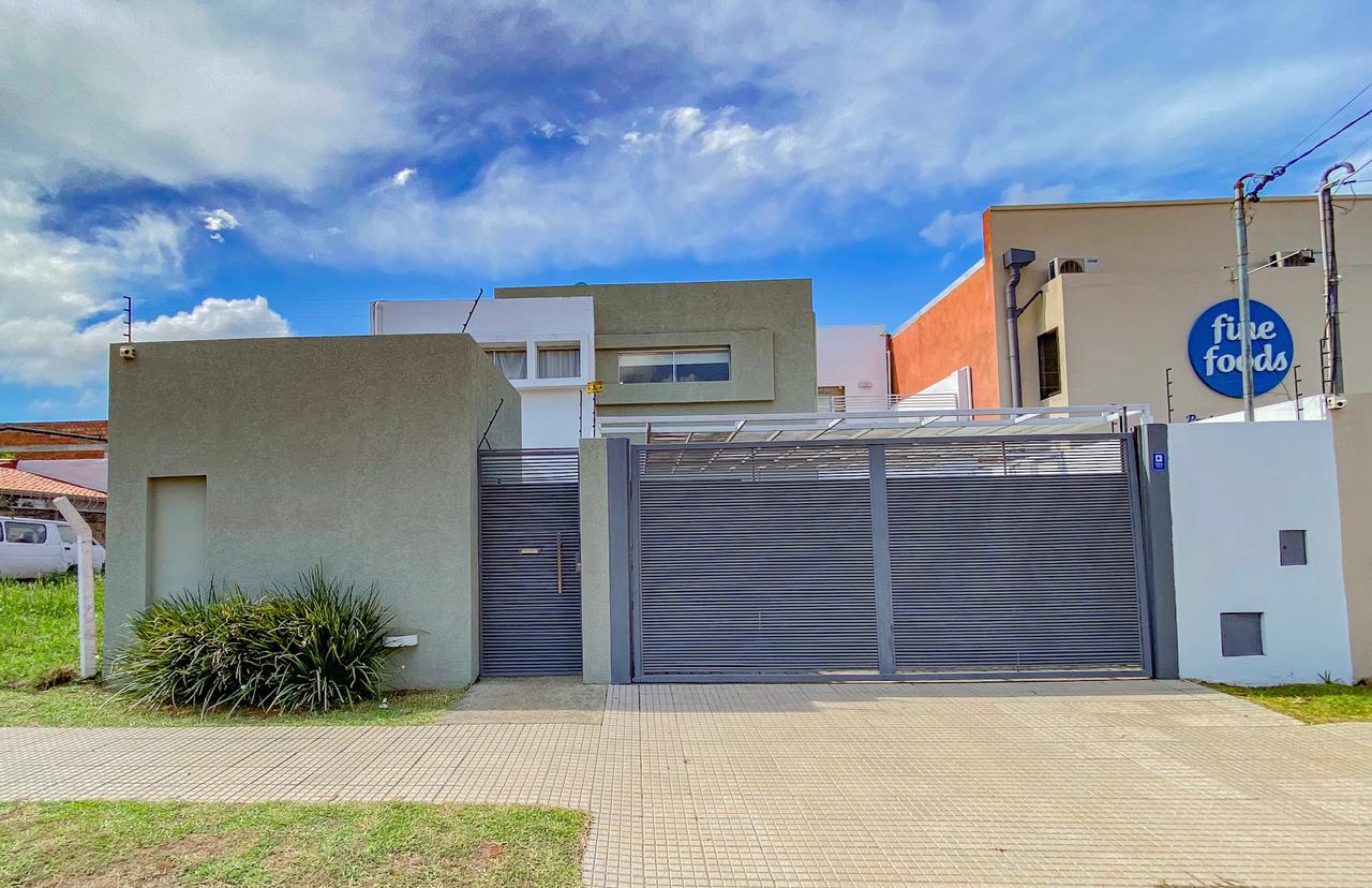 VENDO HERMOSA CASA EN MARIANO ROQUE ALONSO. Ref #PE60D0 - infocasas.com.py