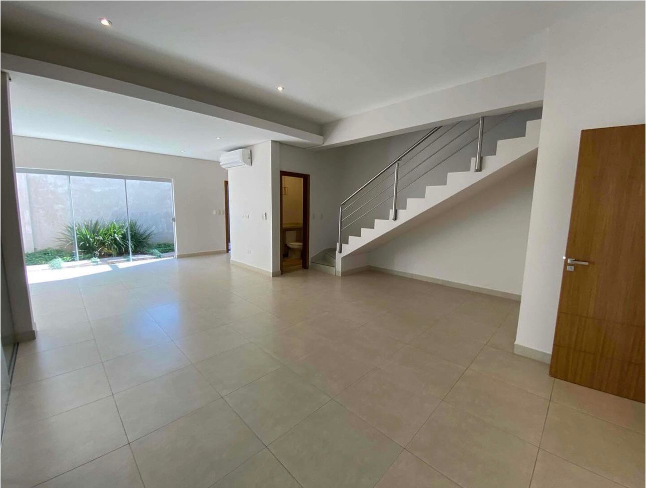 Alquilo Hermoso Duplex de 3 Habit en Suite. Zona Identificaciones. Ref #U6A206 - infocasas.com.py