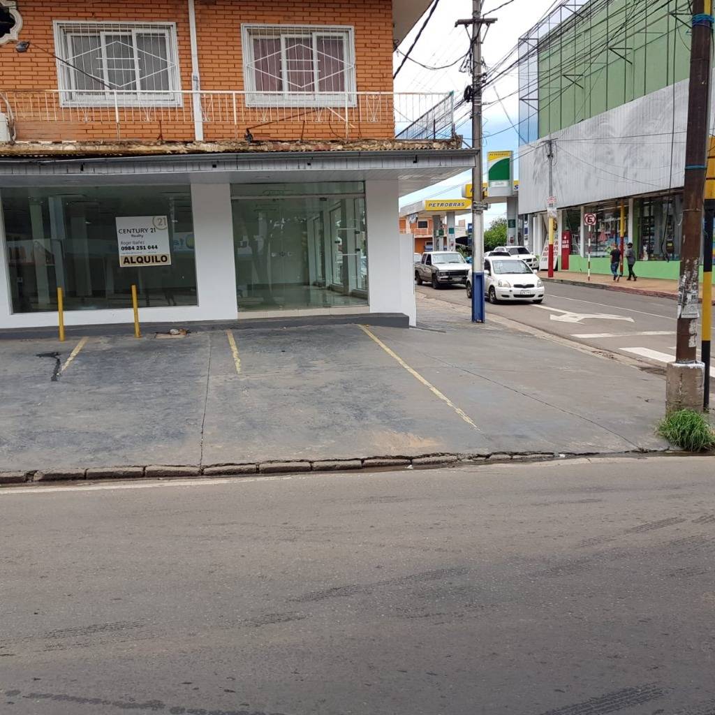 ALQUILO LOCAL COMERCIAL - ZONA TERMINAL DE OMNIBUS. Ref #SB86E1