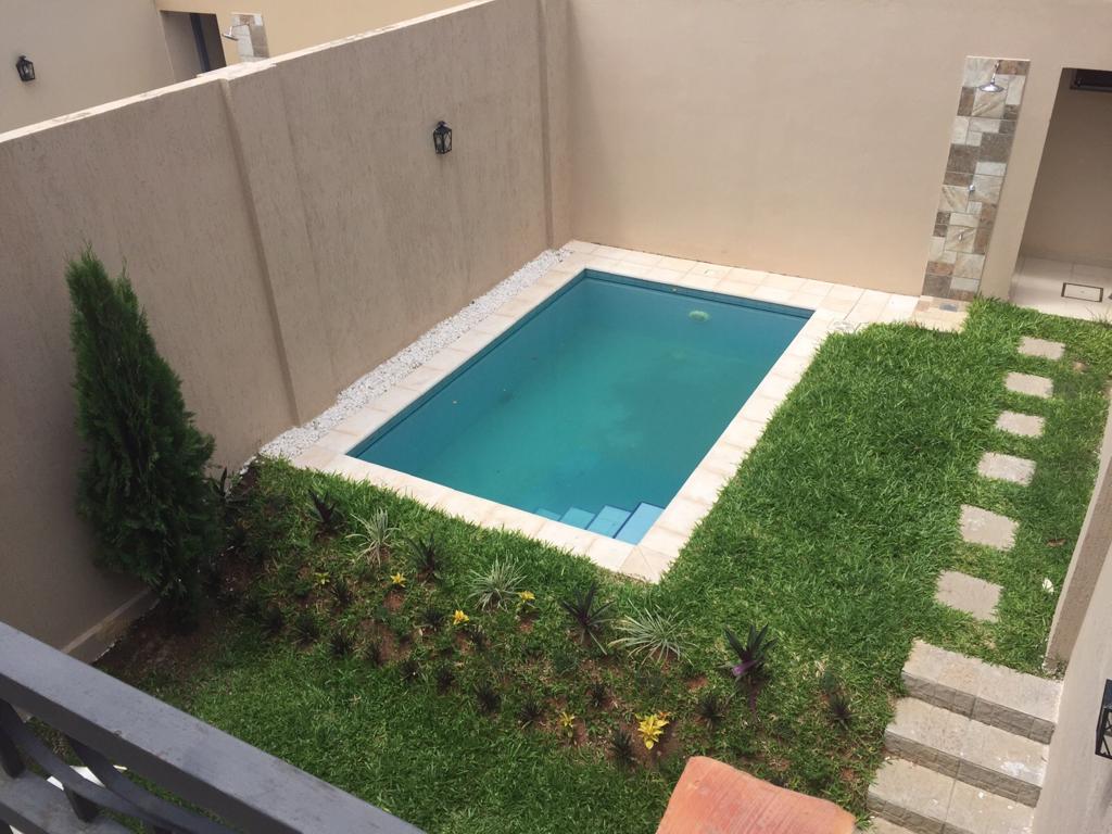 ALQUILO DUPLEX DE 3 DORMITORIOS EN BO. CARMELITAS CON PISCINA. Ref #M16680