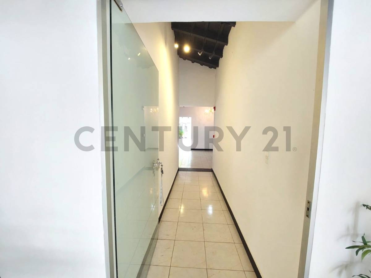 ALQUILO AMPLIA CASA EN BARRIO VILLA AURELIA, IDEAL PARA RESTAURANTE, COMERCIAL. Ref #GE90AF ...