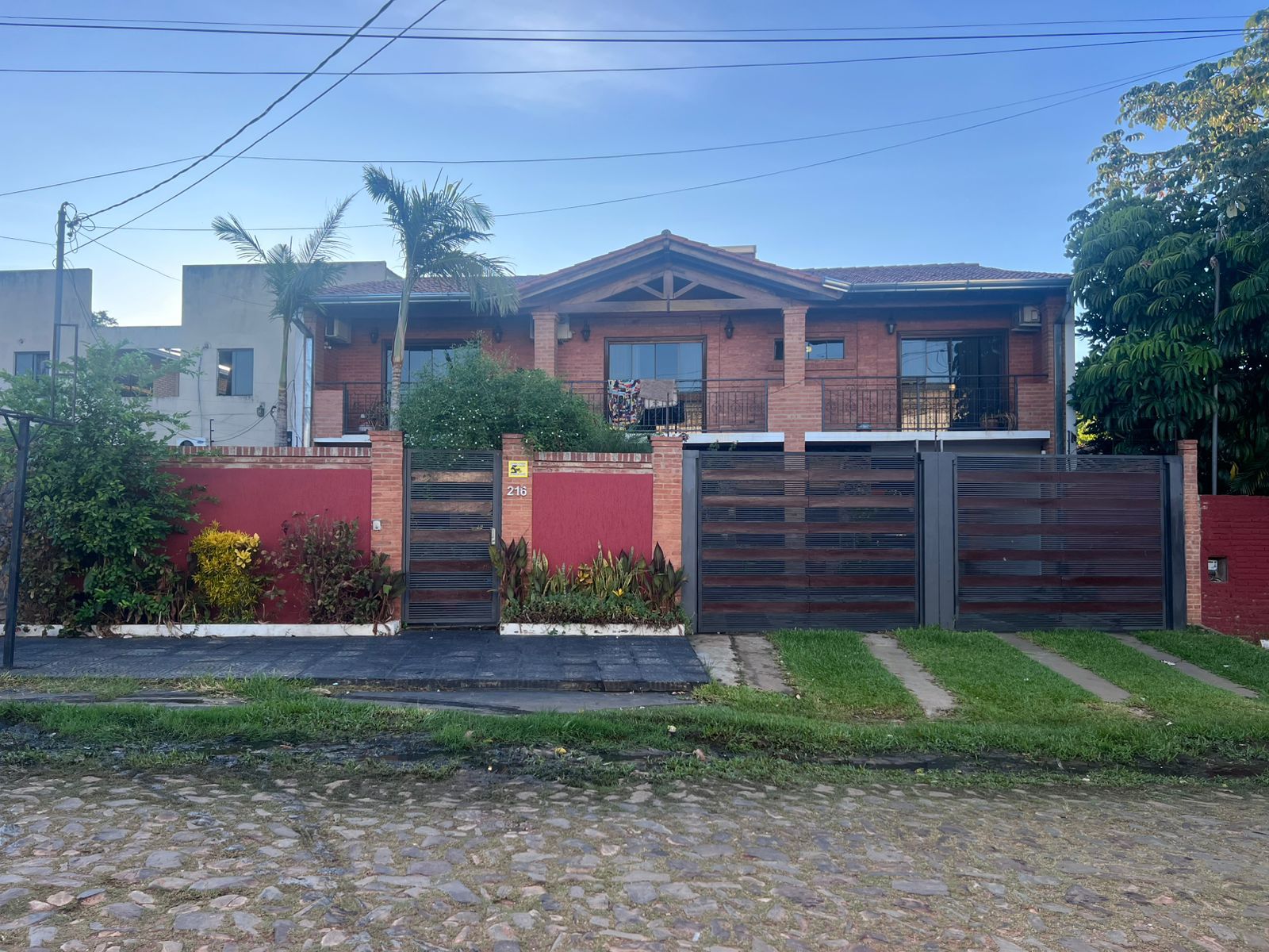 Alquilo Casa en Lambare de 7 Dormitorios . Ref #H1FE1A - infocasas.com.py