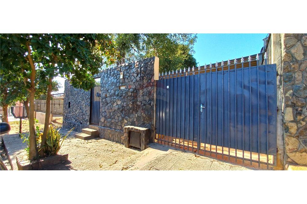 AMPLIA CASA DE 2 PLANTAS EN ALQUILER EN BARRIO SAN PABLO - ASUNCIÓN. Ref #R99F13 - infocasas.com.py