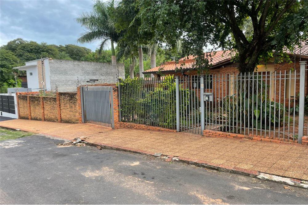 ¡Vendo Hermosa Casa - Bo. Felicidad Lambaré!!. Ref #V78997