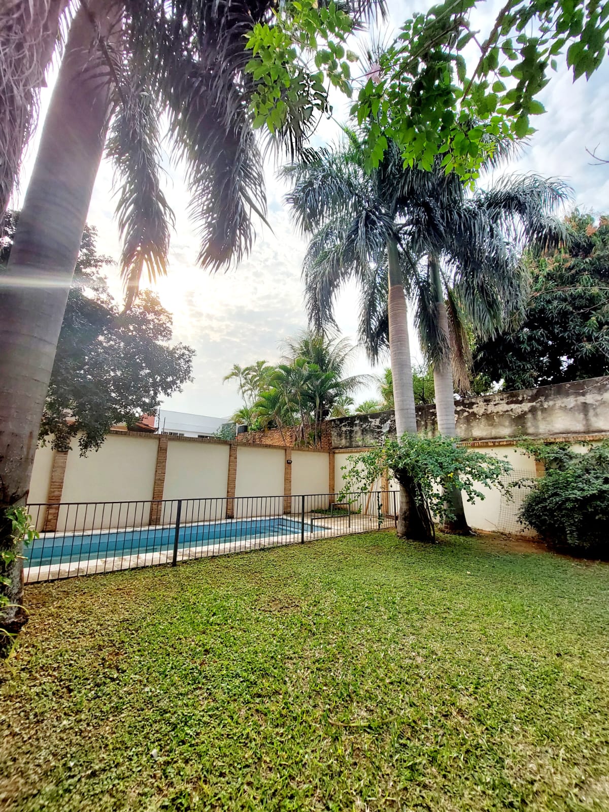 Vendo Casa de 3 hab en Suite + escritorio, Barrio Mburucuya, Zona Curda.. Ref #S809A5 ...