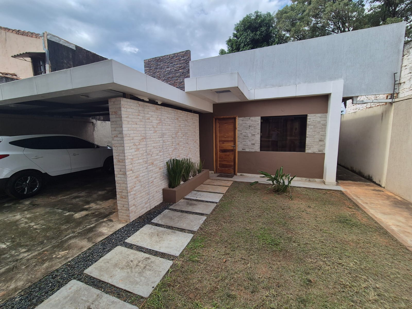 ALQUILO CASA AMOBLADA PARA OFICINA O VIVIENDA. Ref #N1D496 - infocasas.com.py