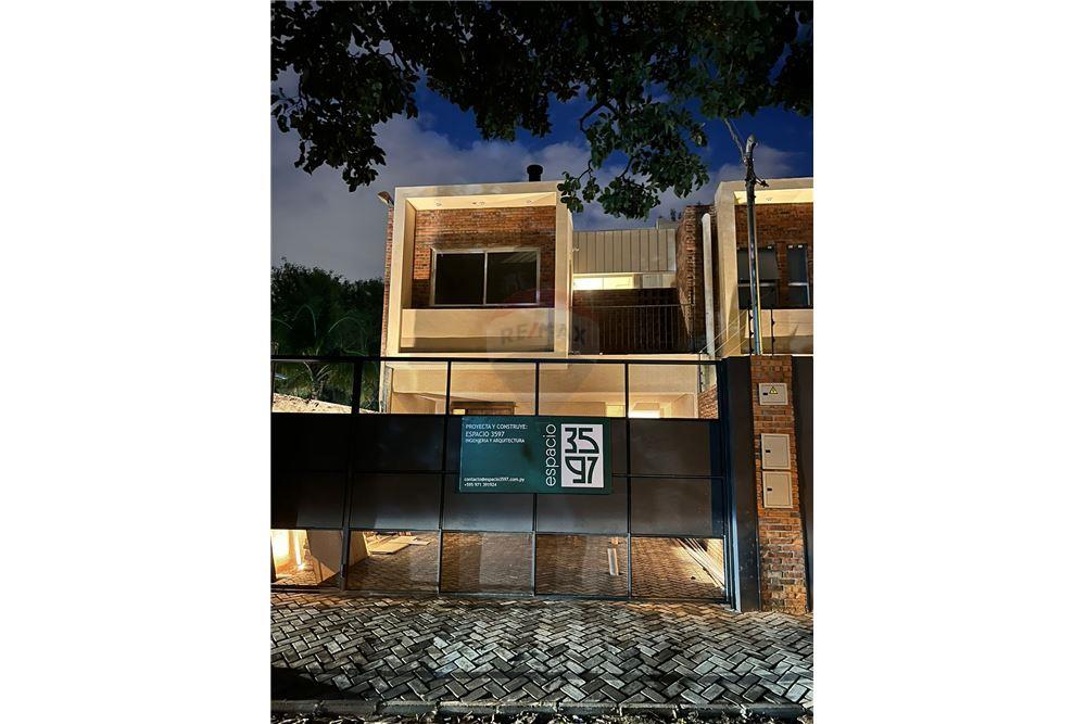 Alquilo lujoso dúplex con piscina en Fernando de la Mora zona Norte. Ref #UAD6A3