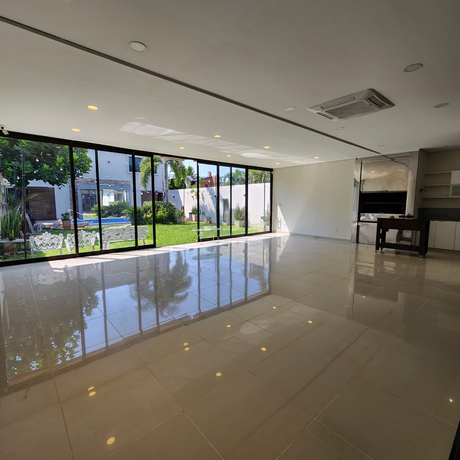 Alquilo Amplia Casa De 4 Habit En Suite.. Ref #W265D1 - infocasas.com.py