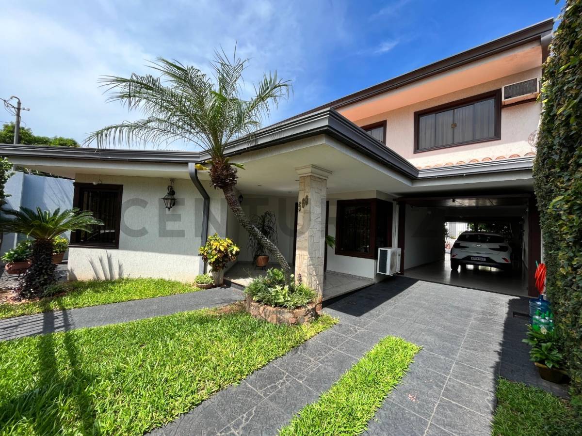 VENDO HERMOSA RESIDENCIA EN EL BARRIO NAZARETH. Ref #S71EBC - infocasas.com.py