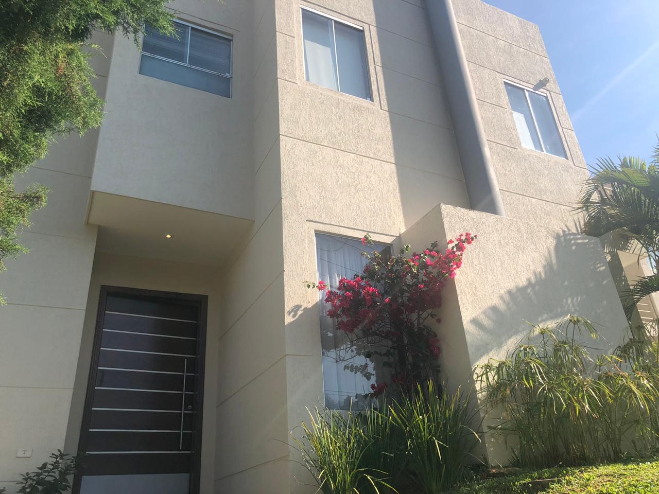 Alquilo hermosa casa amoblada de 3 dormitorios en suite Mburucuya. Ref #A06AA - infocasas.com.py