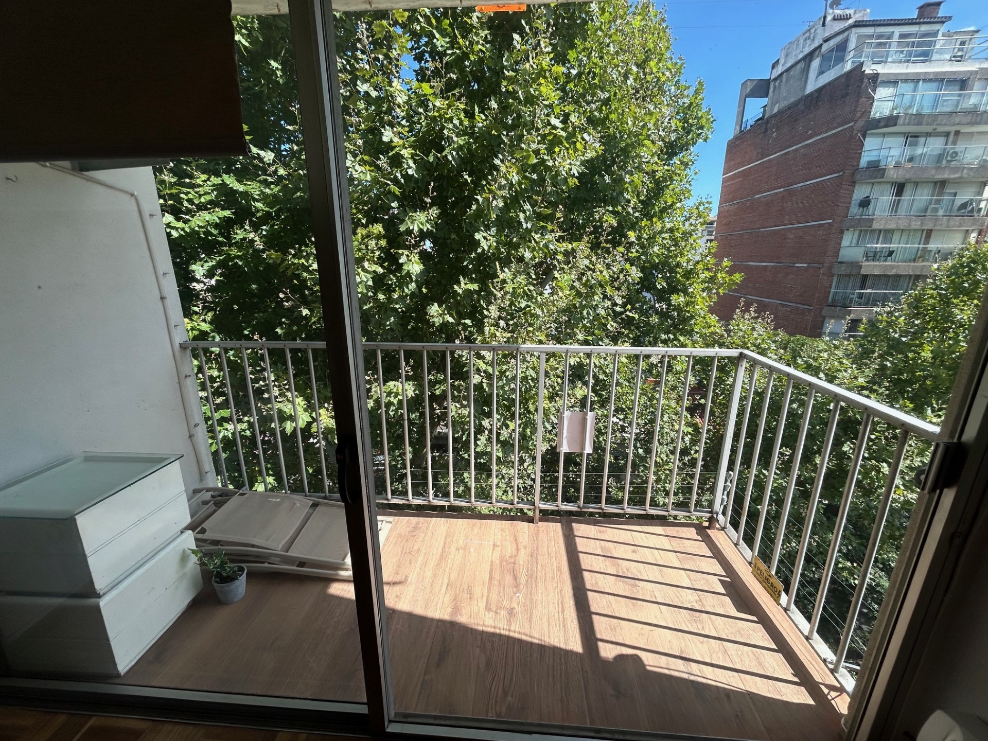 Alquiler 3 dormitorios y servicio en Pocitos con Garage. Ref #T2C8BC - infocasas.com.uy