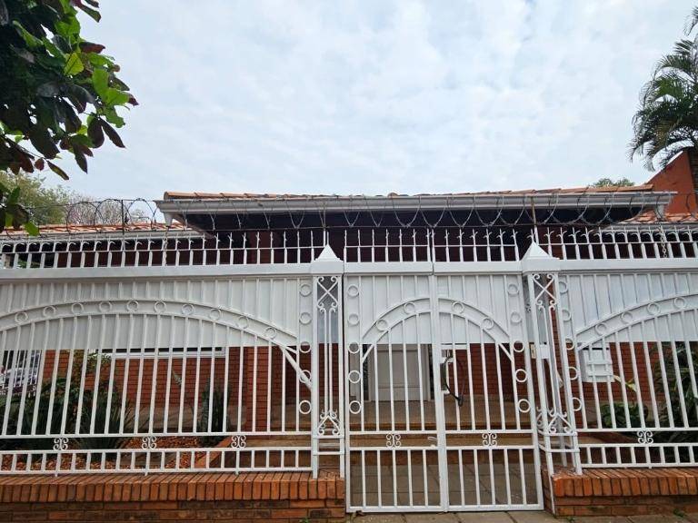 ALQUILO CASA EN VILLA AURELIA. Ref #WE8B40