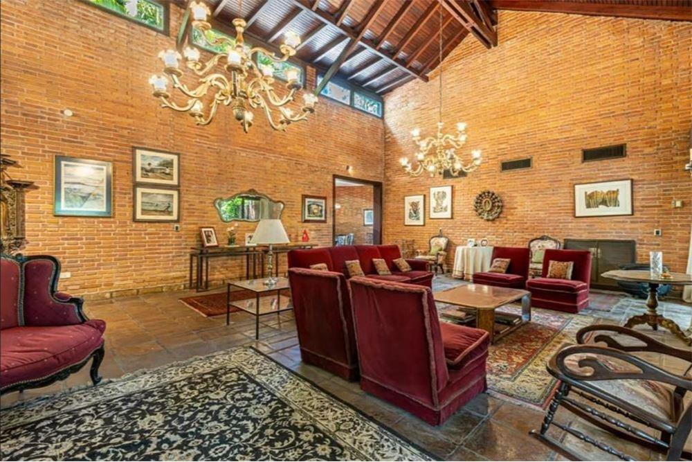 VENTA CASA SOBRE MARISCAL LÓPEZ Z/ RECOLETA. Ref #AC09E8