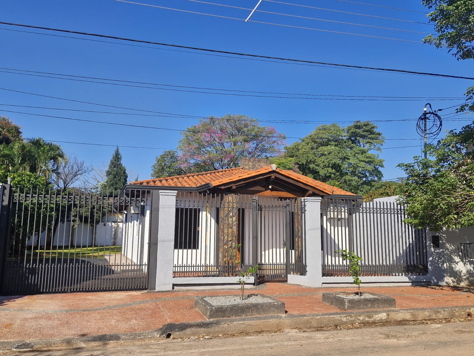 ## Alquilo Casa En Luque - Cuarto Barrio. Ref #AA9B26