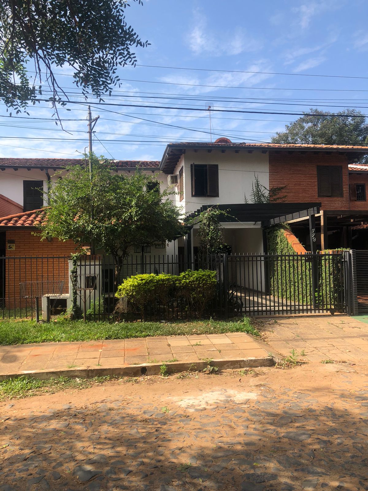 VILLA AURELIA, OFERTA VENDO DUPLEX, RESIDENCIAL Y SEGURO. Ref #SEE0F3 - infocasas.com.py