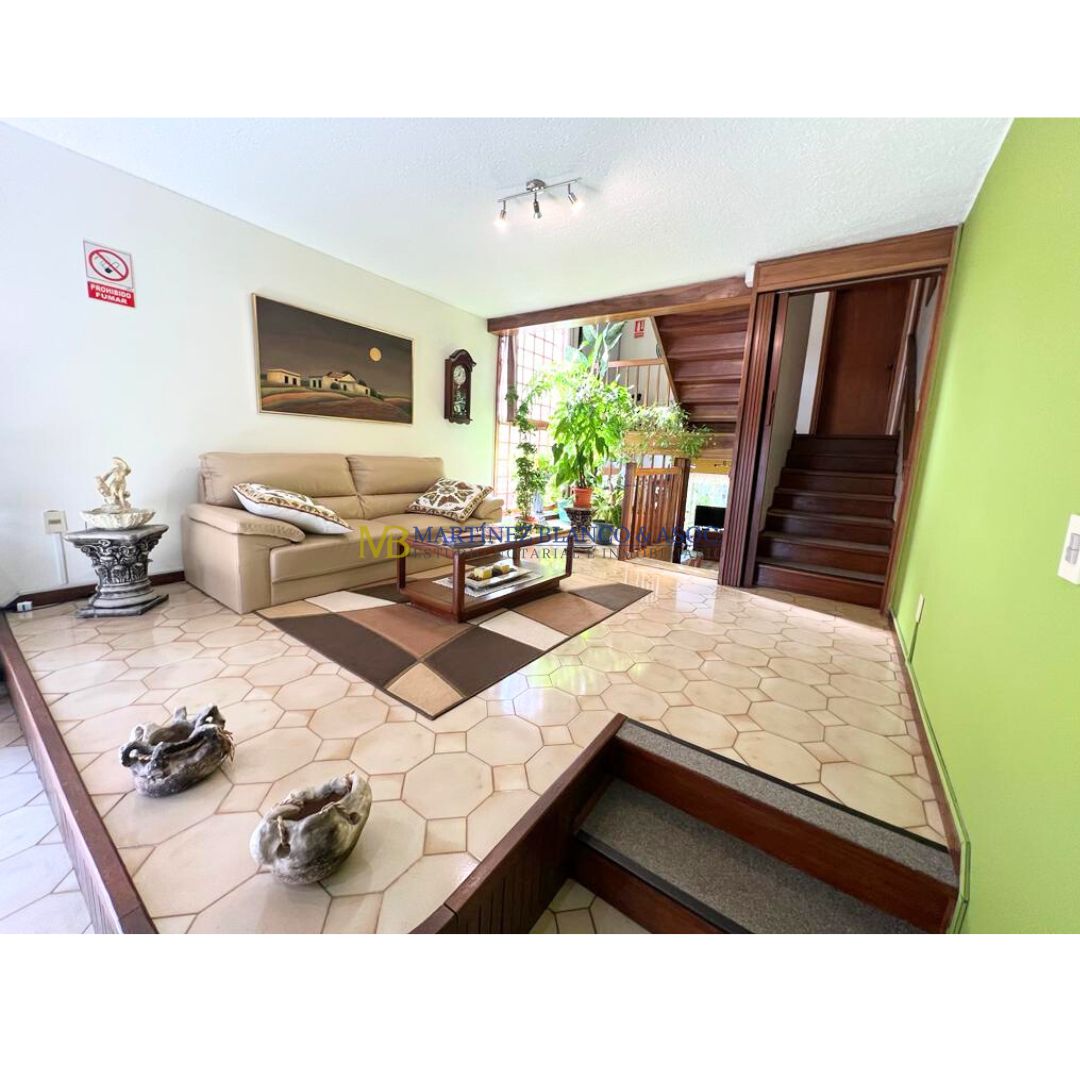 Casa PH de 3 Dormitorios en Punta Gorda, independiente con patio y barbacoa. Ref #QC8973 ...