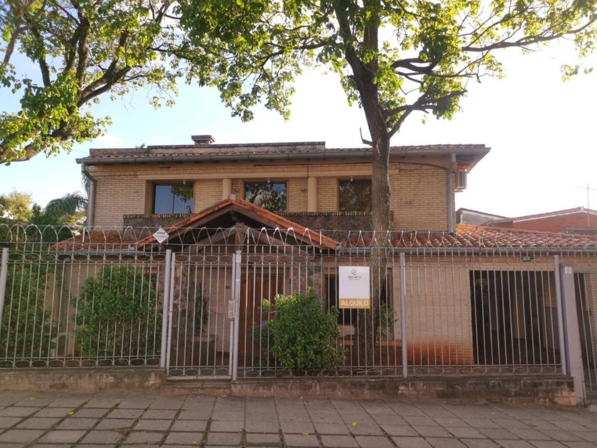 ALQUILO AMPLÍA CASA EN SAN VICENTE. Ref #N89318