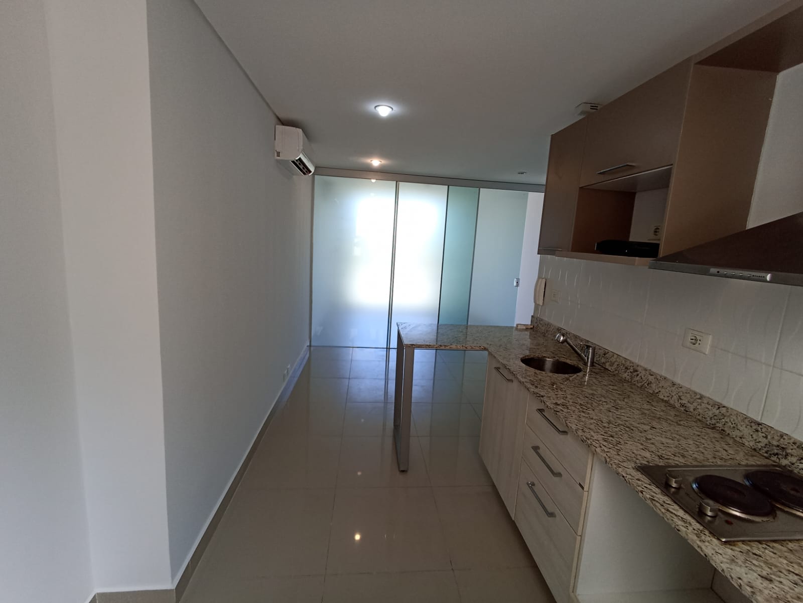 ALQUILO MONOAMBIENTE CON COCINA SEPARADA EN BARRIO JARA. Ref #Z8D3A2 - infocasas.com.py