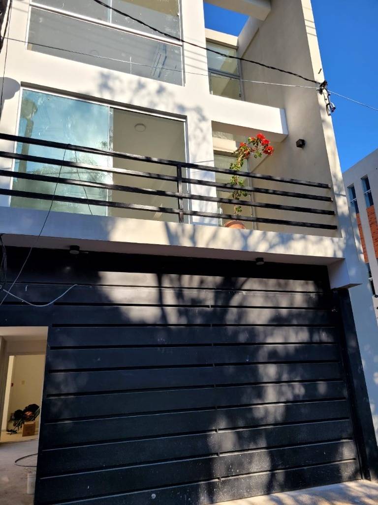 Duplex en Barrio Jara, a cuadras del Colegio Frances. Ref #LA03F0 - infocasas.com.py