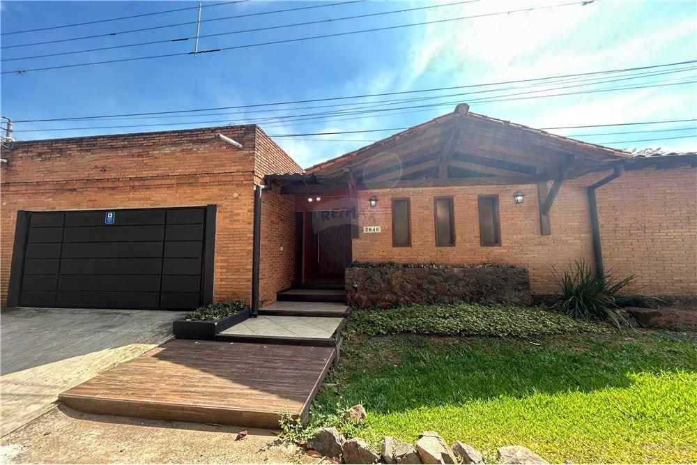 VENDO HERMOSA RESIDENCIA EN BARRIO MBURUCUYA. Ref #YA5705
