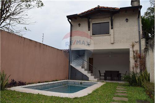 Alquilo Amplio Duplex con Piscina - Limite con Asu. Ref #EA94B9 - infocasas.com.py