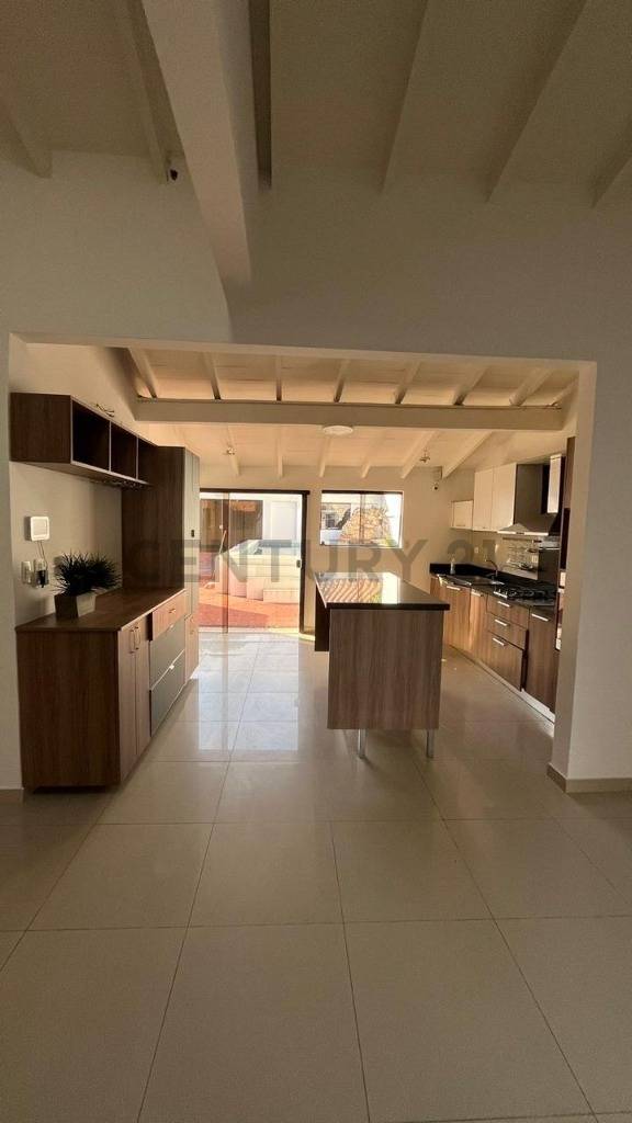 VENDO CASA EN LAMBARE. Ref #M8B446 - infocasas.com.py