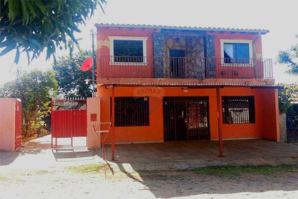VENDE Casa de dos plantas, barcequillo, San Lorenzo. Ref #SA244A ...