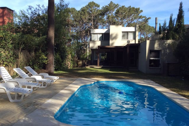 Espectacular Casa punta del este,La barra, piscina climatizada,a 2 de montoya. Ref #57F60 ...