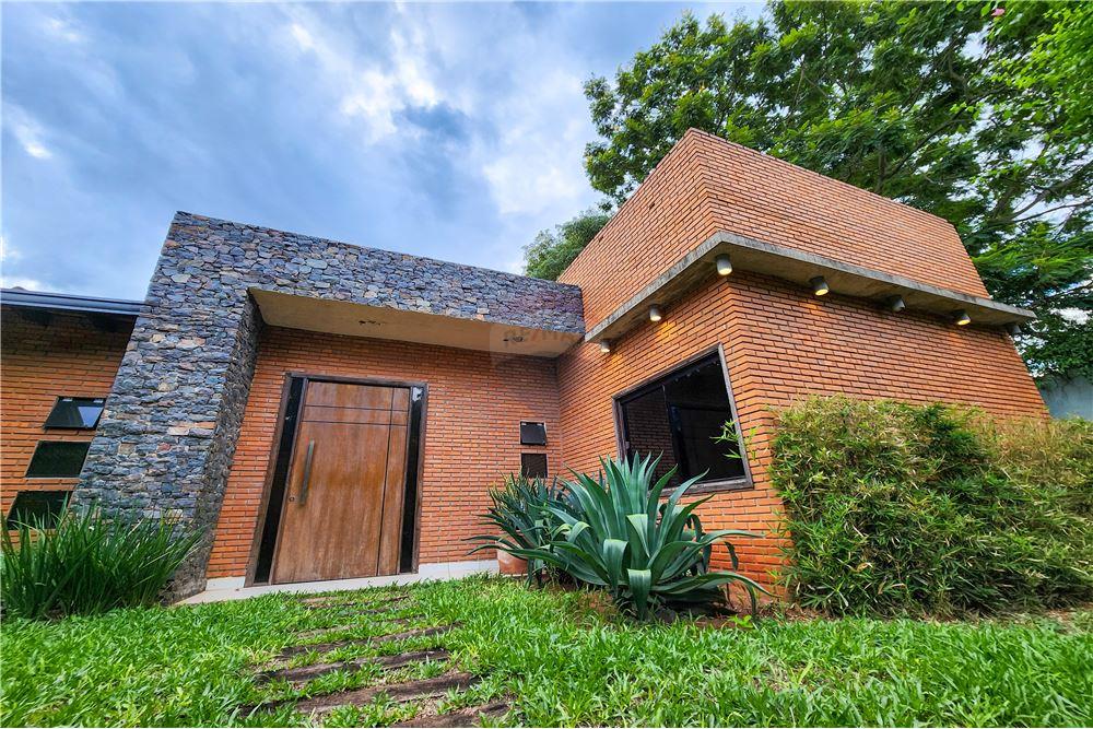 Casa - Venta - Paraguay Central Luque. Ref #R8B64E - infocasas.com.py