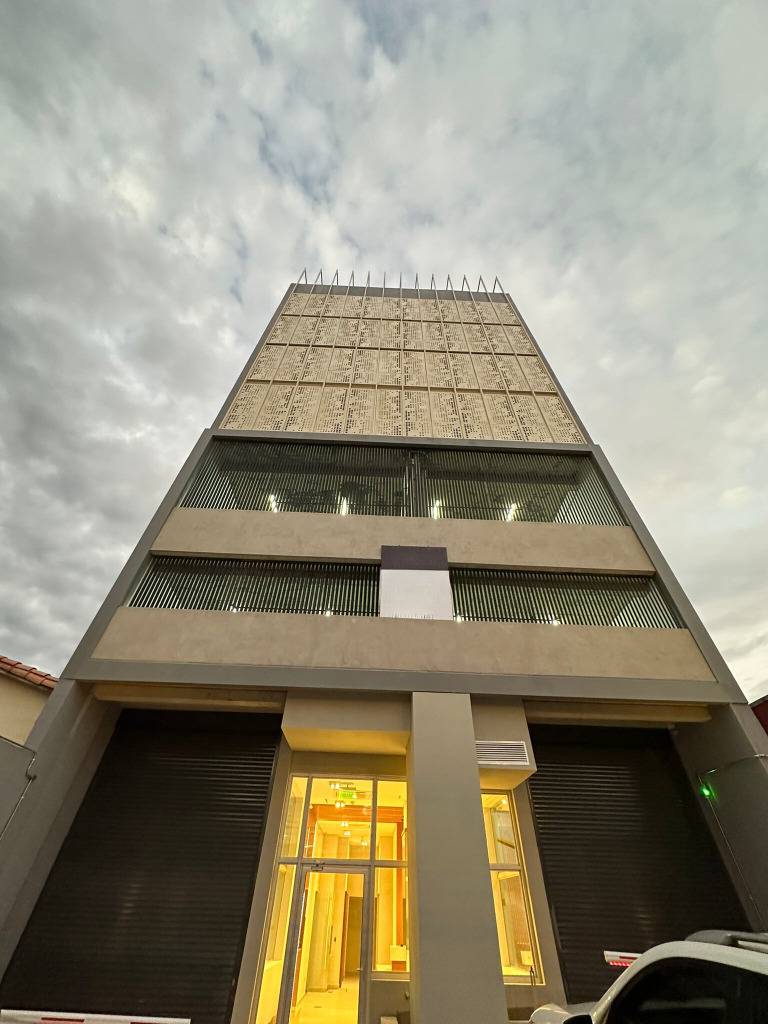 ALQUILO OFICINA CORPORATIVA -EDIFICIO BRASILIA. Ref #QE69D2 - infocasas.com.py