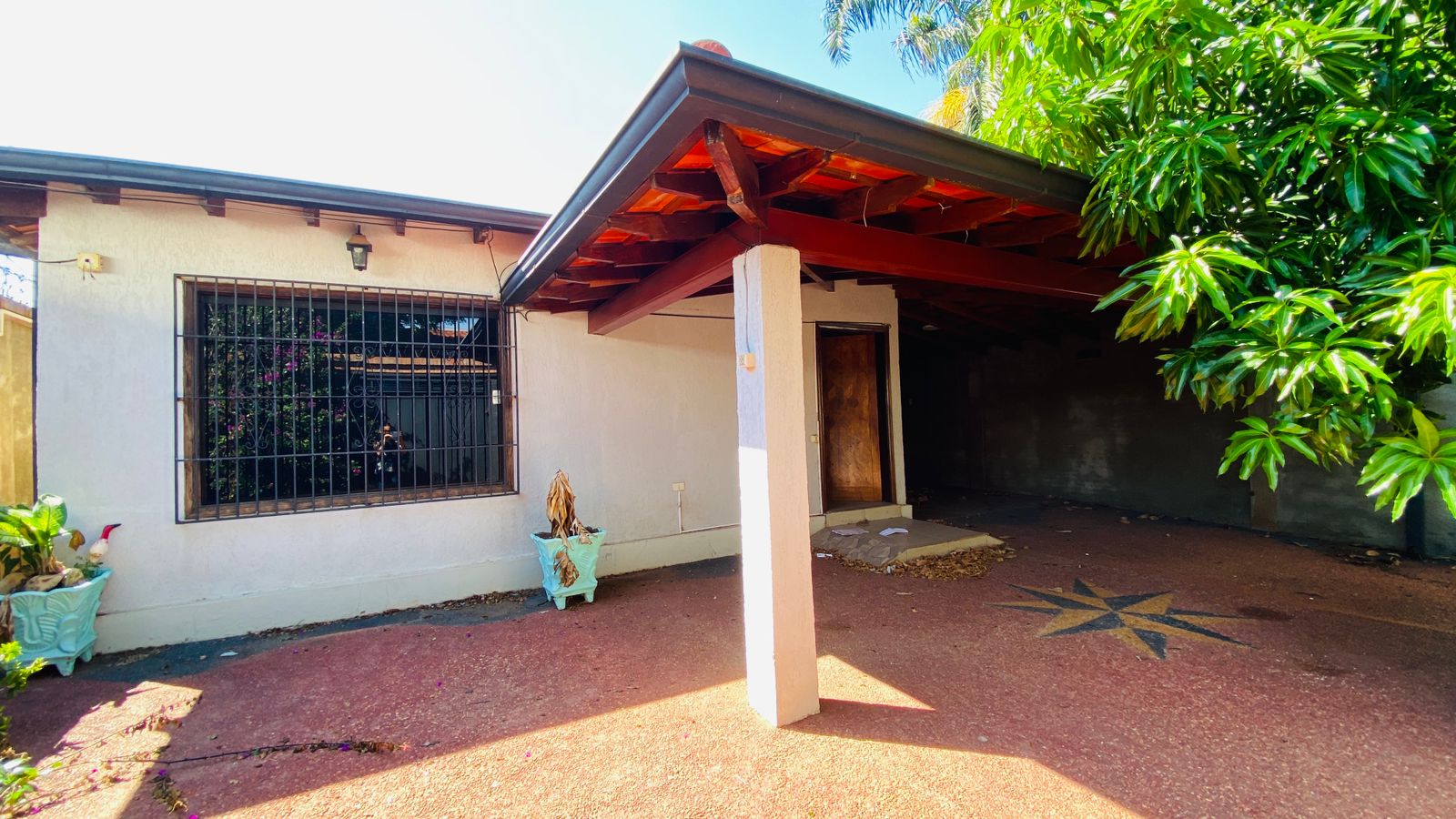 VENDO CASA EN FERNANDO DE LA MORA ZONA SUR . Ref #E955BB - infocasas.com.py