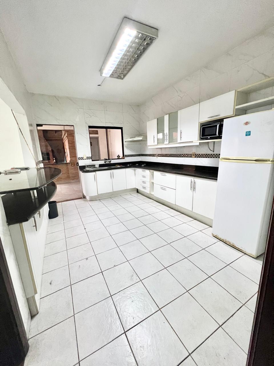 En Alquiler Casa Amplia En Barrio Recoleta Con 4 Habitaciones A429 . Ref #I70A09