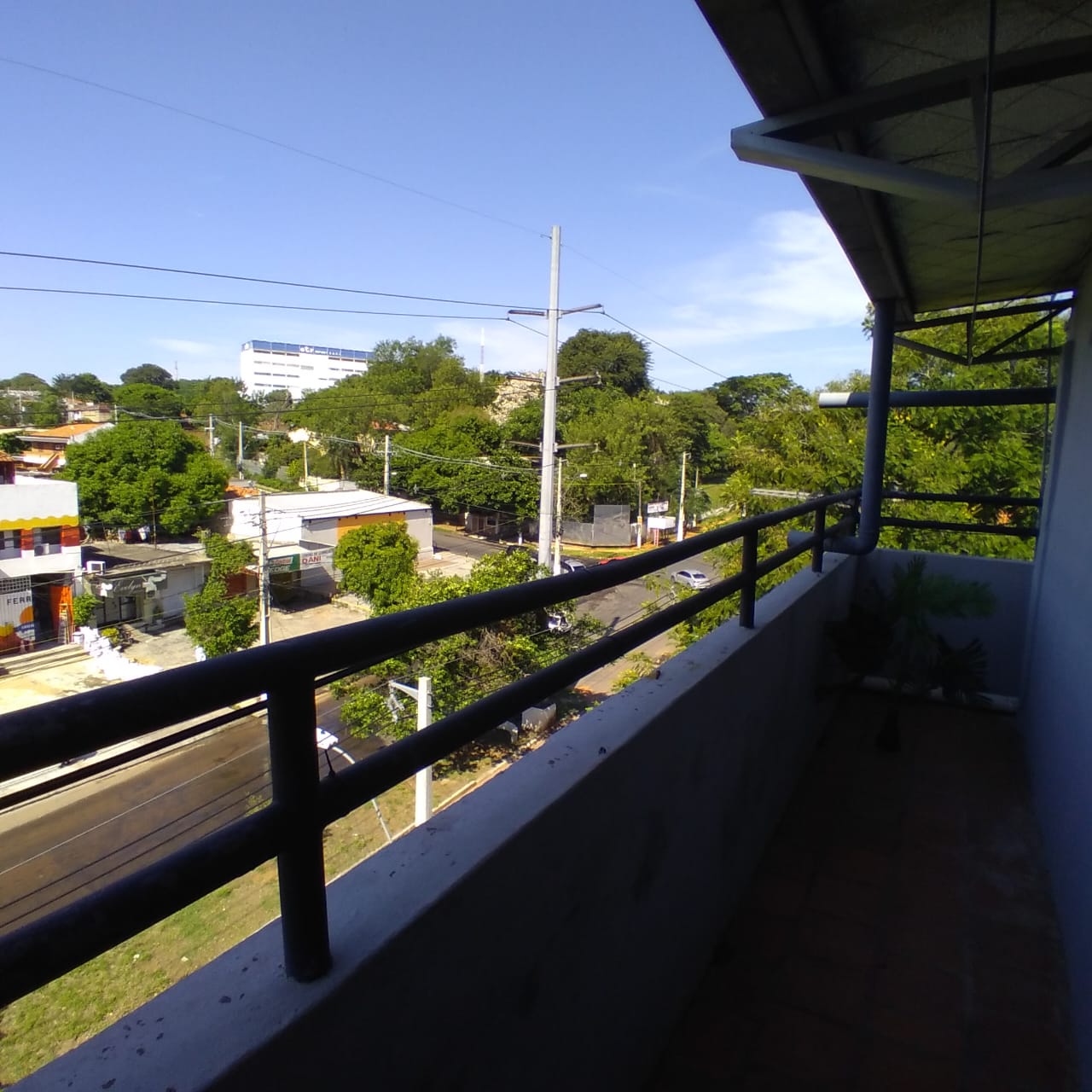 Alquilo Amplio departamento de una hab. en Lambaré Barrio Felicidad . Ref #B192D4 - infocasas.com.py