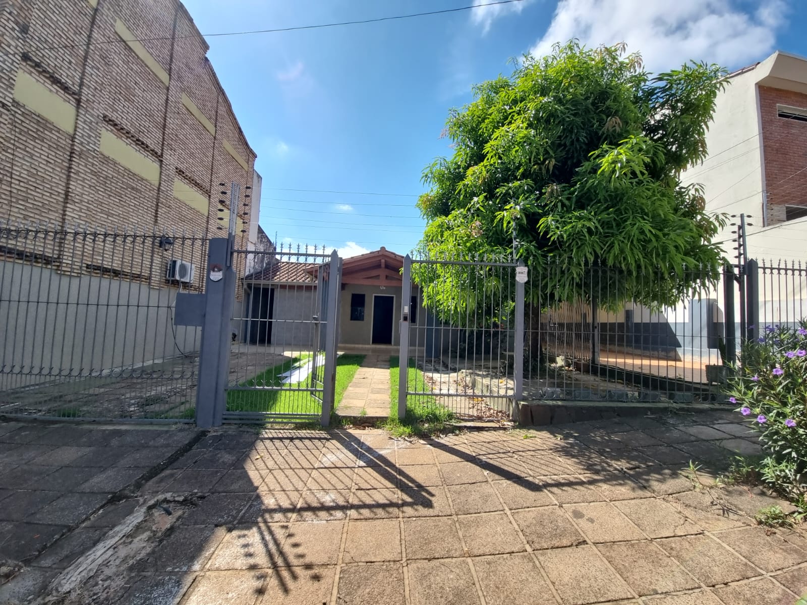 ALQUILO CASA EN BOQUERON DOS PARA CLINICA. Ref #DAAEE9 - infocasas.com.py